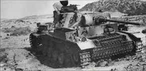 Panzerkampfwagen III Ausf L kännetecknas av sitt bredare torn med sluttande sidor.