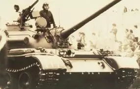 De T-54 Main Battle Tank, swierder bewapene as de T-34, waard levere oan in grut tal militêre troepen oer de hiele wrâld.
