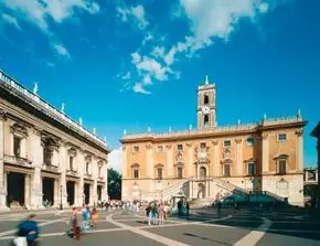 مائیکل اینجلو کو روم میں کیپیٹولین ہل کو بحال کرنے کا کام سونپا گیا تھا۔ اس نے پلازہ اور اس کے آس پاس کی عمارتوں کے مکمل نئے ڈیزائن کے ساتھ Piazza delCampidoglio تخلیق کیا۔