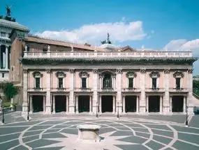 Palazzo dei Conservatori میں Corinthian pilasters کی خصوصیات ہیں۔