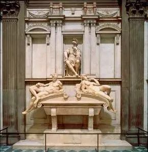 Lorenzo de' Medici (20 فٹ 8 انچ x 13 فٹ 9 انچ) کا مقبرہ سنگ مرمر سے بنا ہوا ایک عظیم الشان یادگار ہے۔ یہ سان لورینزو، فلورنس میں میڈیچی چیپل کے اندر واقع ہے۔