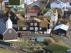 Les toits verts comme ceux des îles Féroé peuvent durer deux fois plus longtemps que les toits conventionnels.