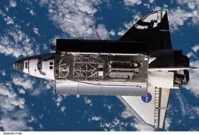 Jy kan NASA se uitsending van die Atlantis-missie op verskeie maniere kry.