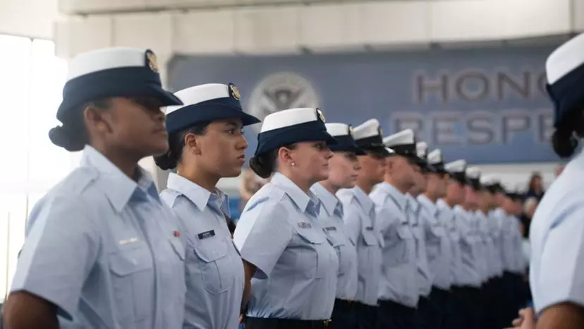 Ang Coast Guard nag-recruit sa boot camp