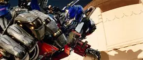 Optimus Prime hem iki ayaklı bir robot hem de yarı kamyon olabilir.