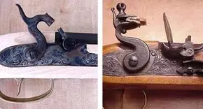 Uma arma de percussão (esquerda) e uma arma de pederneira (direita), dois passos importantes no caminho para as armas de fogo modernas.