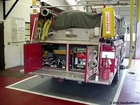 A mentésre használt tűzoltóautók gyakran rendelkeznek a