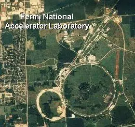 ទិដ្ឋភាពពីលើអាកាសនៃមន្ទីរពិសោធន៍ Fermi National Accelerator Laboratory (Fermilab)