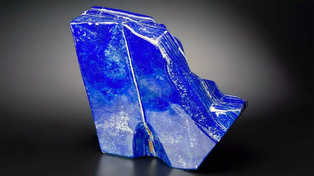 La couleur bleu royal du Lapis Lazuli était autrefois considérée comme divine