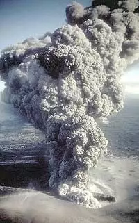 Ho foqoha ha seretse se chesang sa hydrovolcano ho tsoa Ukinrek Volcano, lebopong la Alaska.