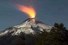 Čīles Villarrica vulkāns ir stratovulkāns.