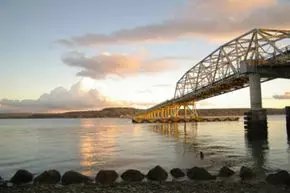 Мост Хоод Цанал искусио је неке проблеме током година.
