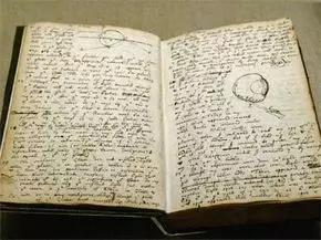 Isaac Newton-en koaderno batek bere buruari eginiko esperimentu bat deskribatzen du, zeinak tresna zorrotz bat jartzen zuen begiaren eta hezurren artean kolore sentsazioa eragiteko.