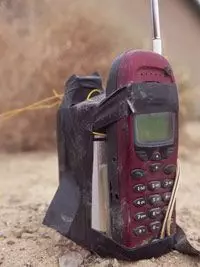 Бездротовий телефон є популярним дистанційним тригером для IED, оскільки він може дозволяти передавати сигнал на відстані до милі.