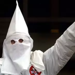 Otu Klansman na nnọkọ ike ndị ọcha na Skokie, Ill., na 2000