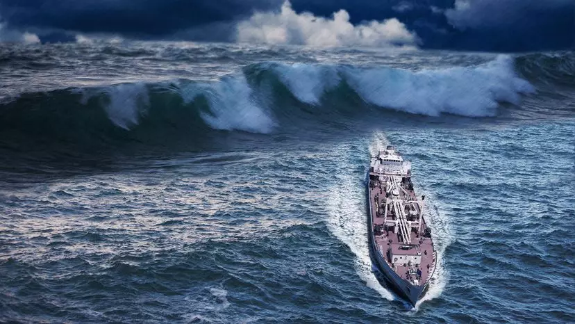 barco en tormenta