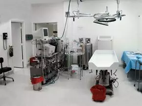 Operating room sa Alcor Life Extension Foundation