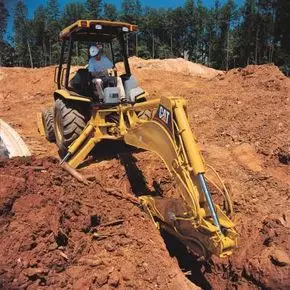 液壓倍增使反鏟挖掘機以巨大的力量挖掘。
