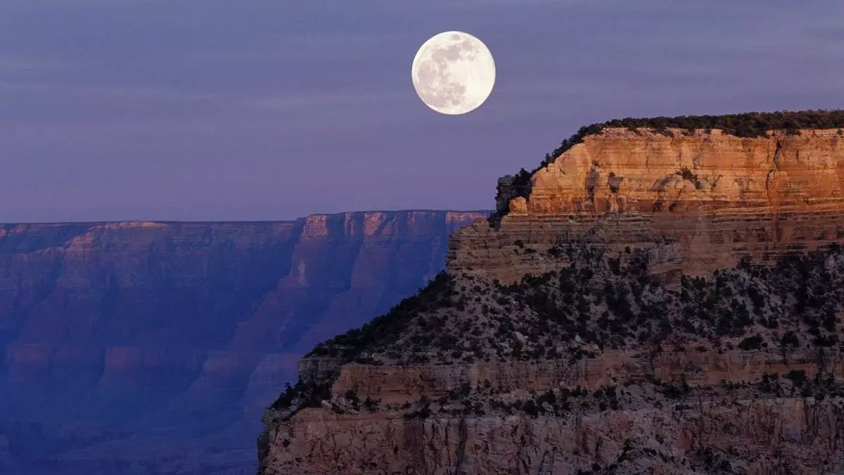 Es pot veure la posta de sol i la sortida de la lluna al mateix temps?