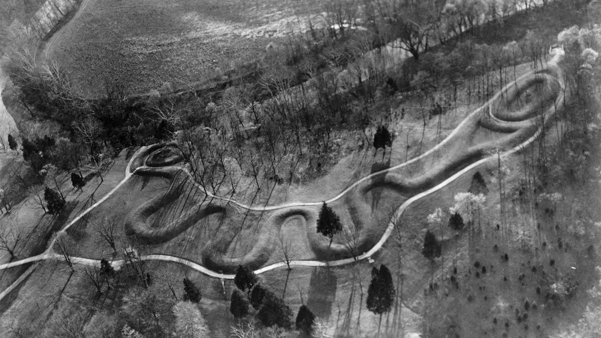 Ohio's Serpent Mound je archeologická záhada